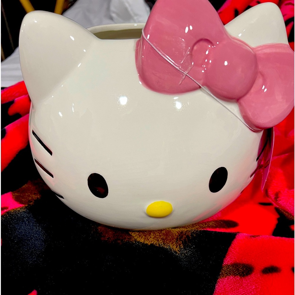 Host Pick Rare Hello Kitty Planter - Gem